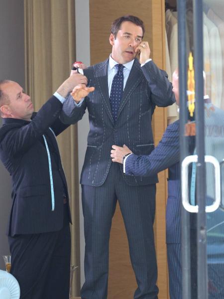 Get the Ari Gold - Hollywood power agent look
